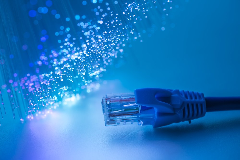 4 Keuntungan Memilih Penyedia Layanan Internet Fiber Optic Profesional ...