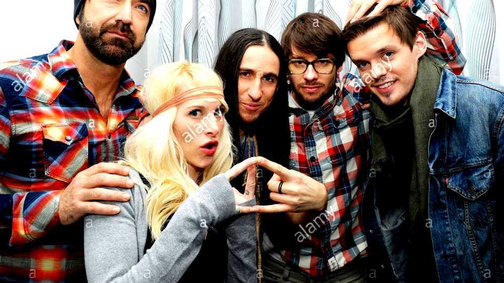 Sarah Blackwood (Canadian singer)