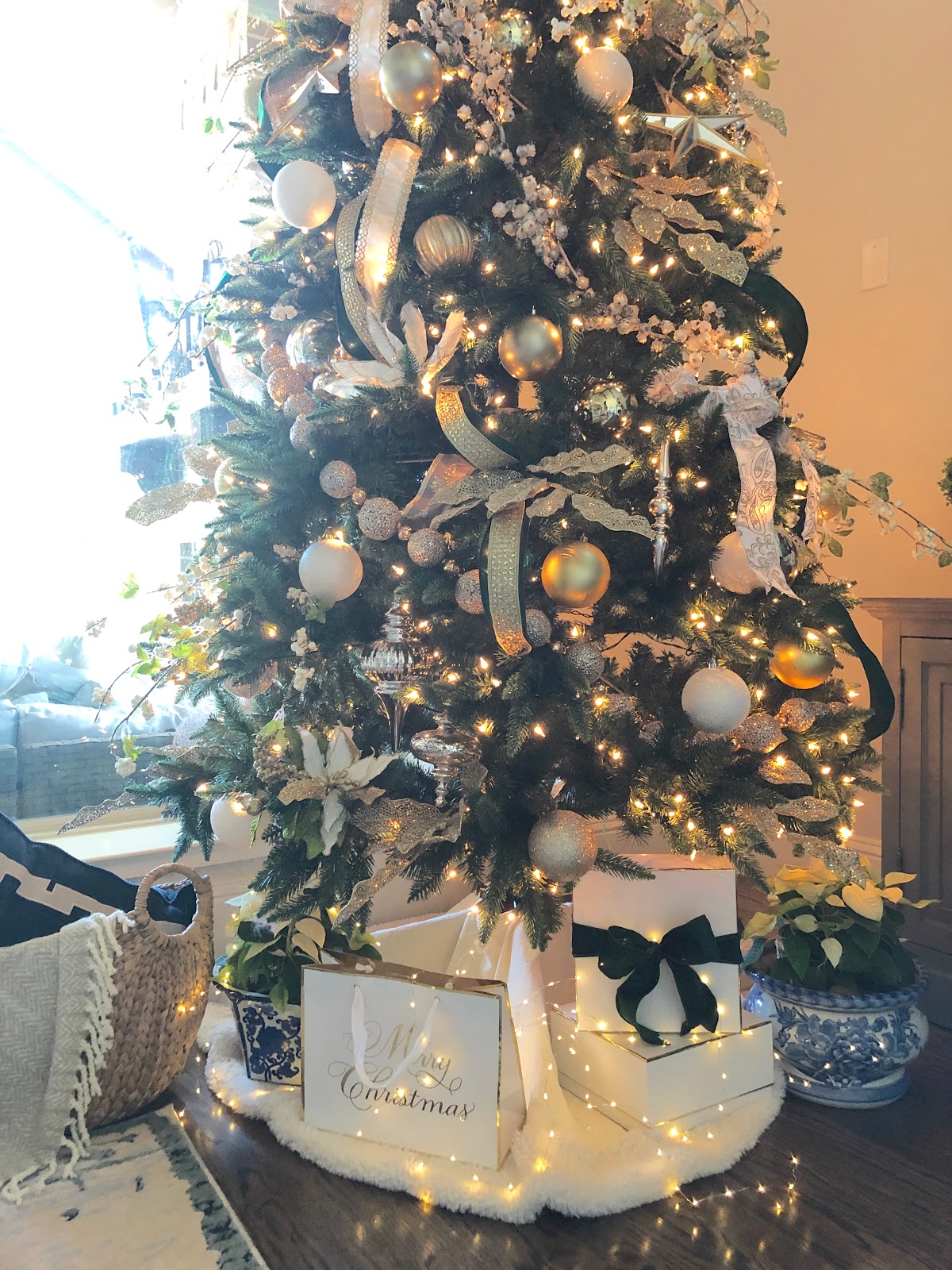 Classic Style Home: Green, Ivory and Gold Christmas Tree