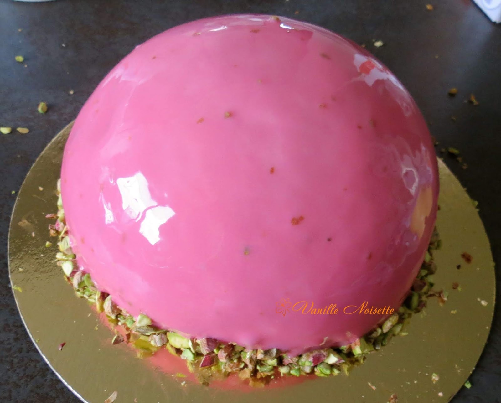 Vanille Noisette : ENTREMETS FRUITS ROUGES ET PISTACHE