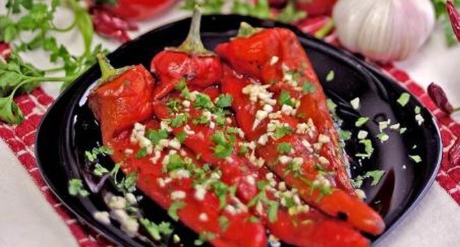 SALATA od pečenih crvenih rog paprika