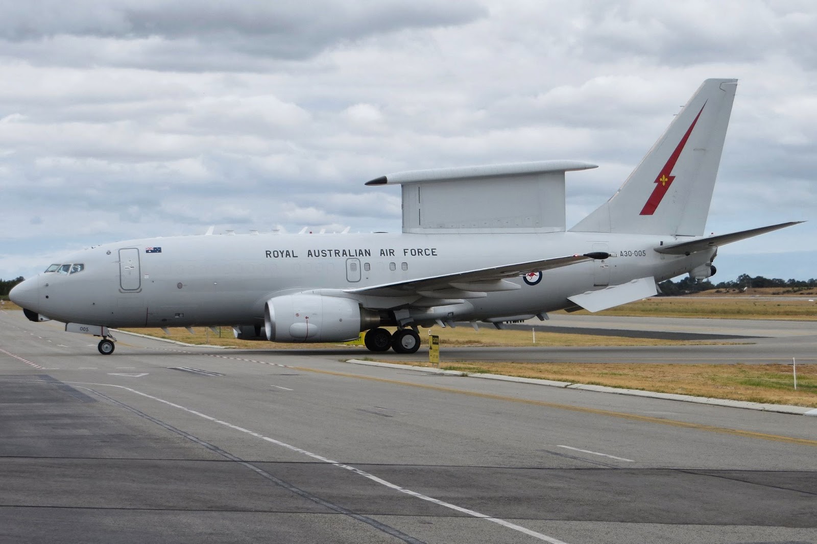 Perth Airport Spotter's Blog: RAAF Wedgetail A30-005 & US Navy 'War ...