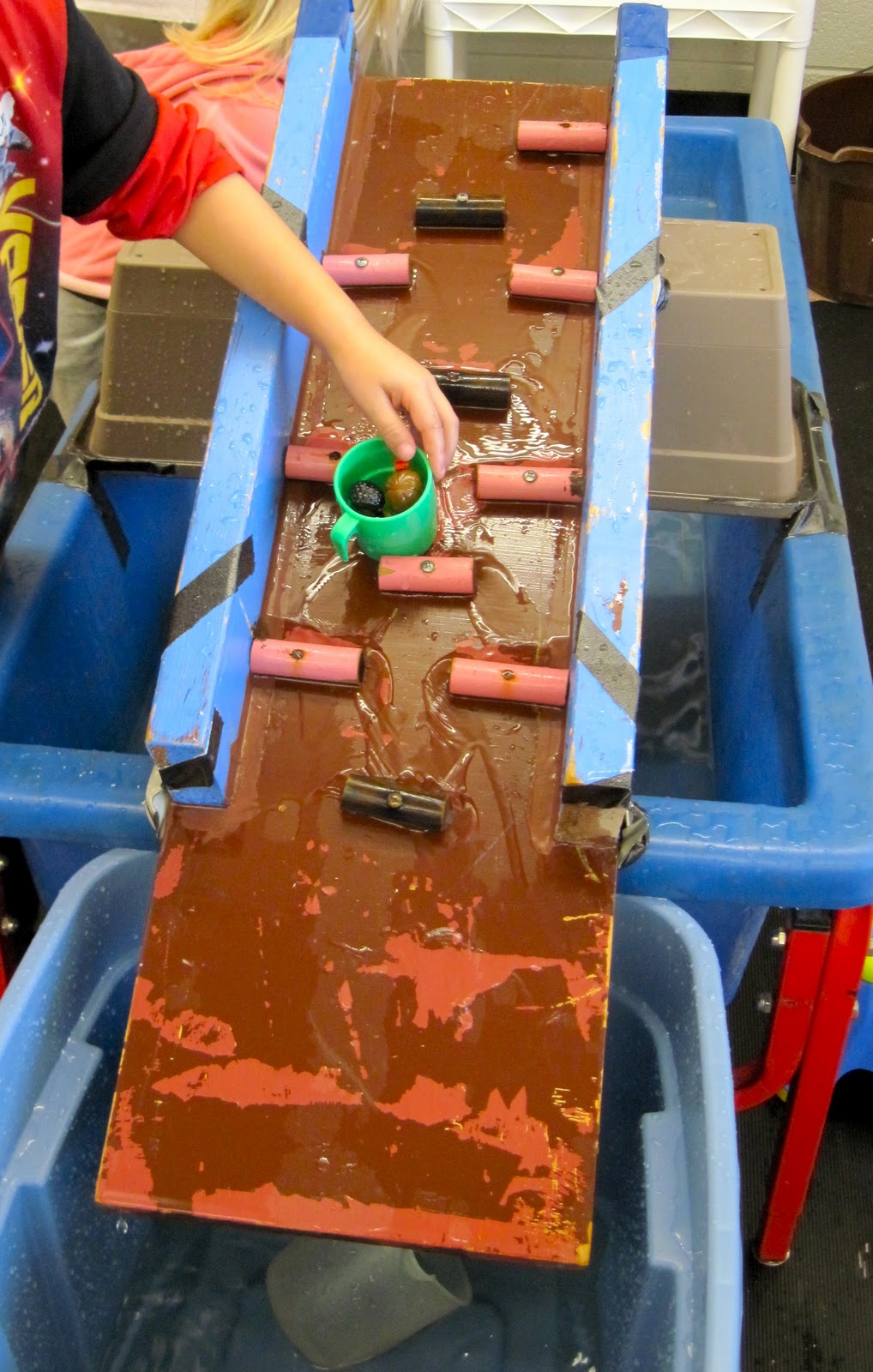 SAND AND WATER TABLES: Water Ramp