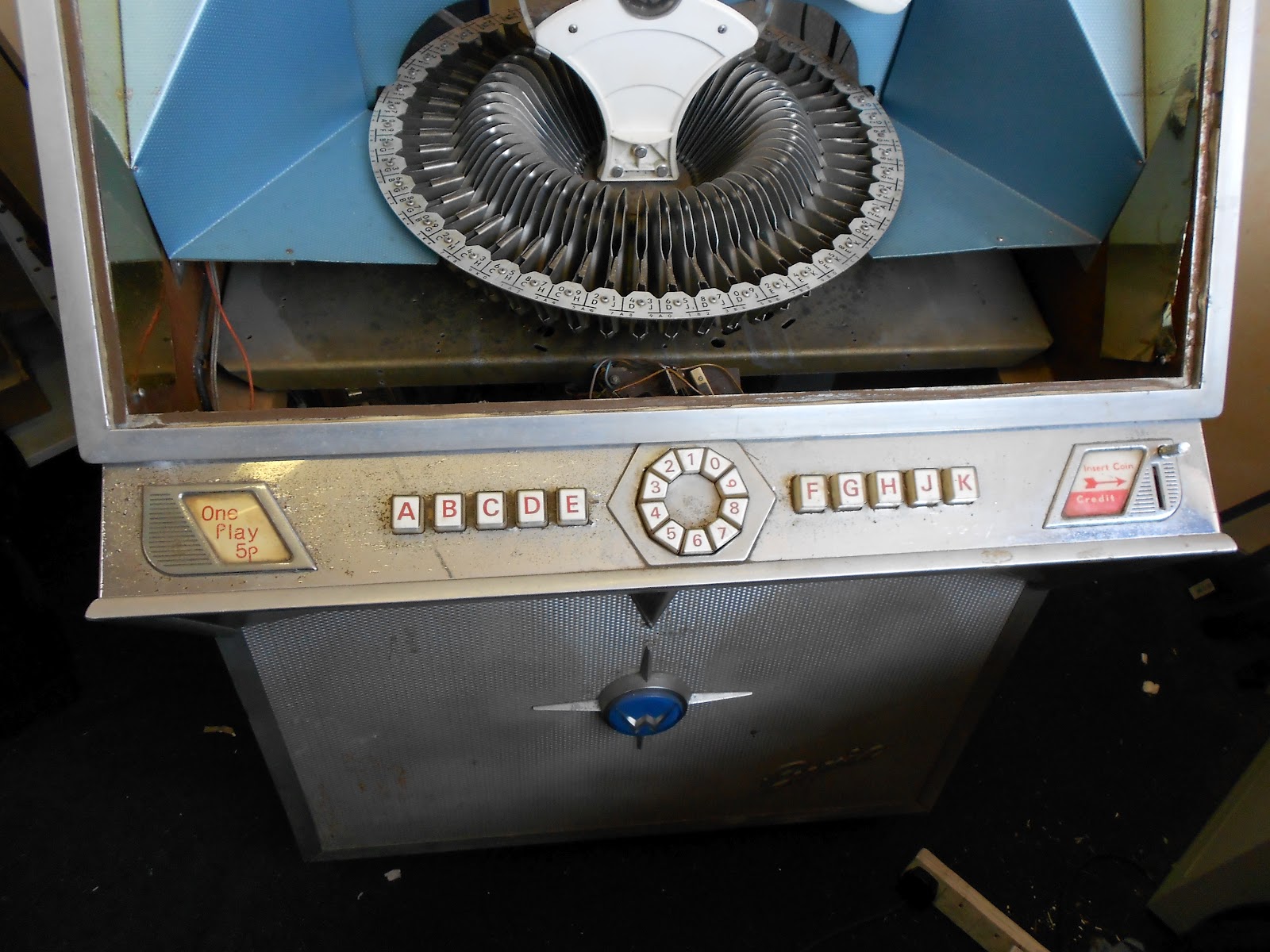 Jukebox Doctor: Wurlitzer Lyric E (1963) and AMI J.