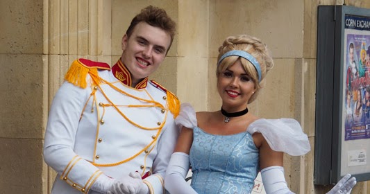 PhotoReflect: The real Prince Charming and Cinderella