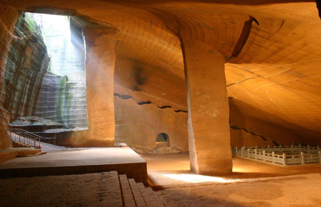 Longyou Grotto, los misterios de una cueva milenaria tallada en la roca ...