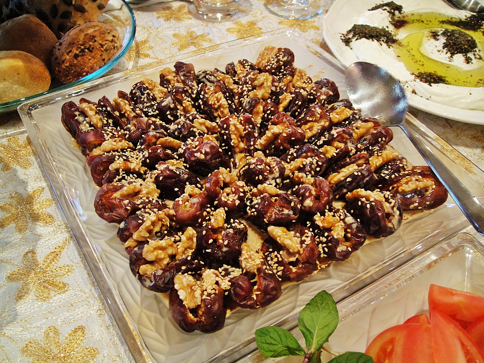 Maryam's Culinary Wonders: 913. Iraqi Breakfast Sticky Dates