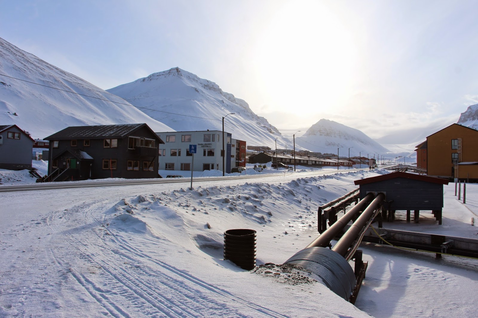 Visitar LONGYEARBYEN, nada mais a norte - A capital das ilhas Svalbard ...