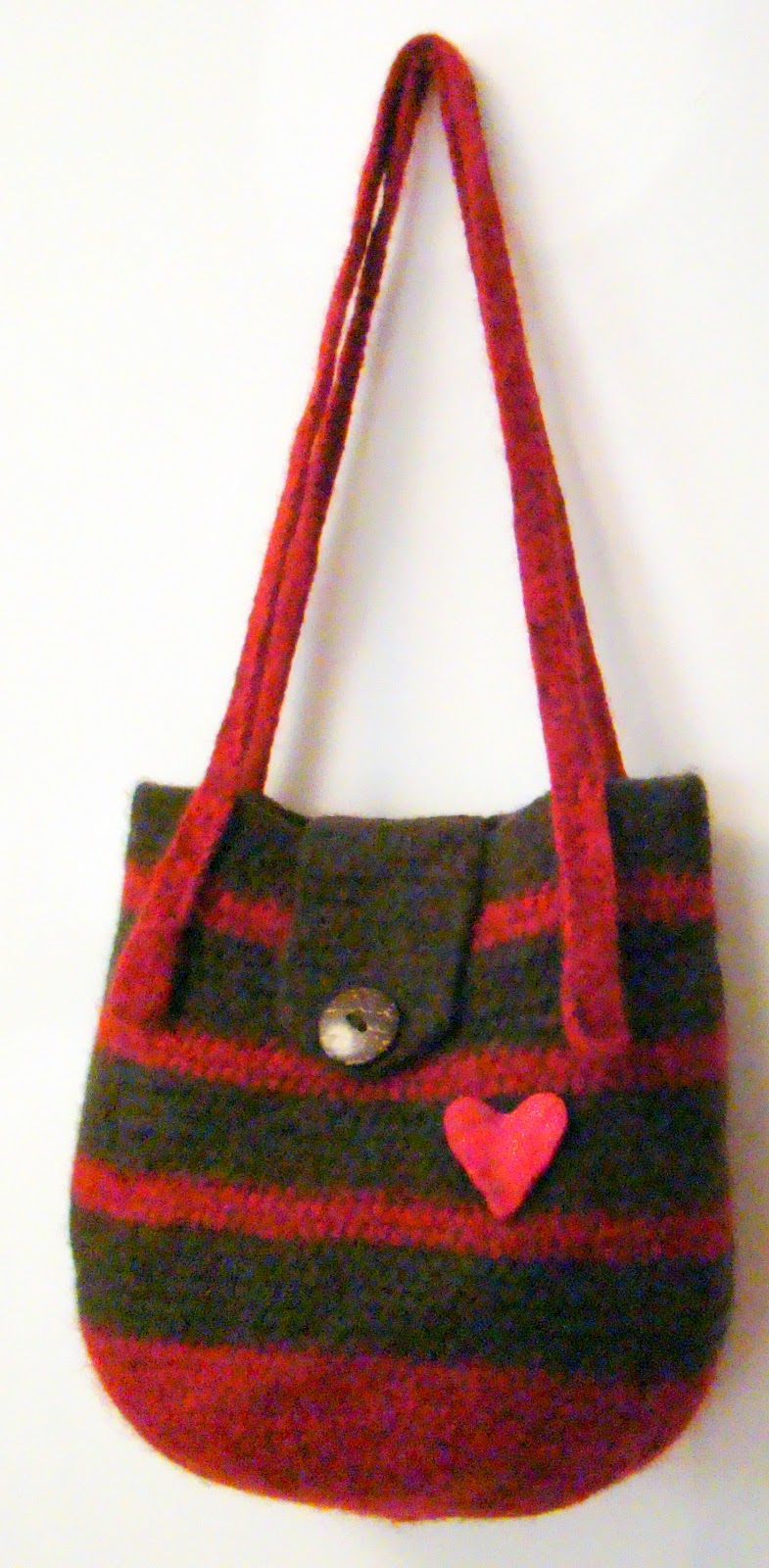 PazzaPazza: FELTED BUCKET BAG - Red and brown stripes