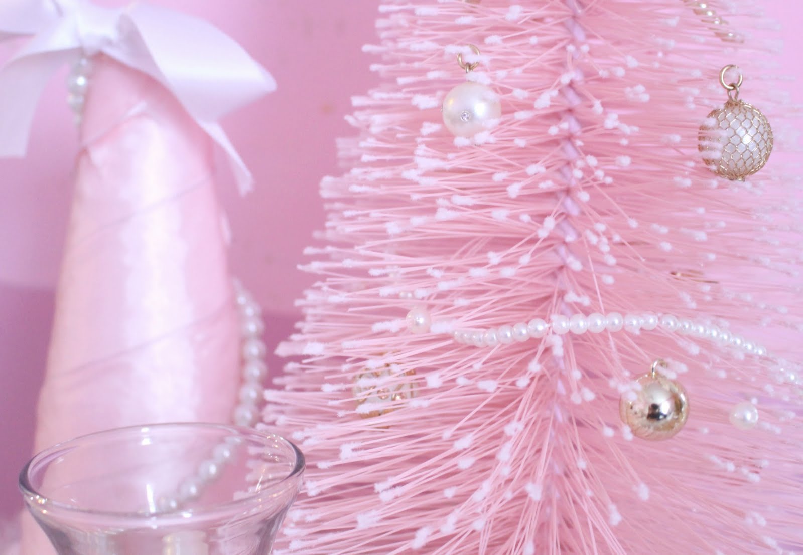 Beautyybychloe: Pink Christmas Holiday Room Tour