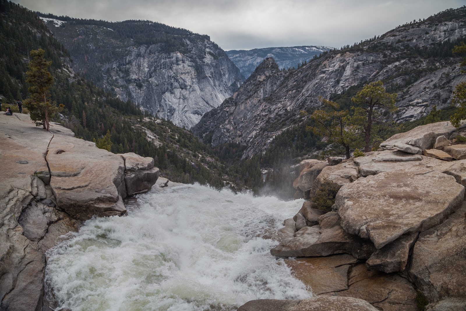 Hiking to Vernal and Nevada Falls in Yosemite - Explore the World with ...
