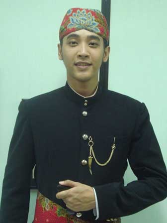 StoRy TiMe: Abang Jakarta & Noni Belanda; Penerawangan baju akad