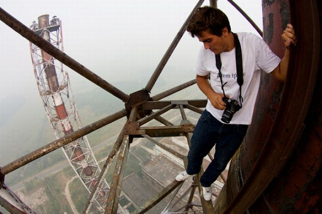 Innova: Rooftopping - Daredevil Photography at It's Best (16 Photos)