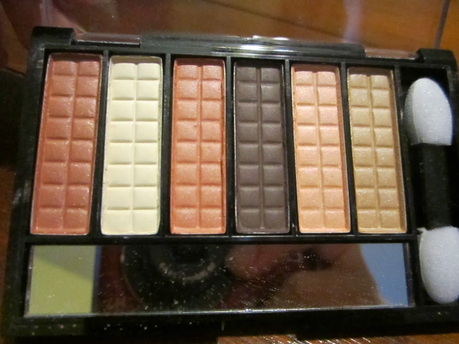 Made up & True : Aziza Cosmetics 6 Pan Eyeshadow Palettes Review