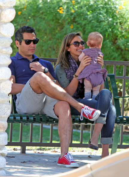 Jessica Alba And Family At The Coldwater Canyon Park ~ HOLLYWOOD ...