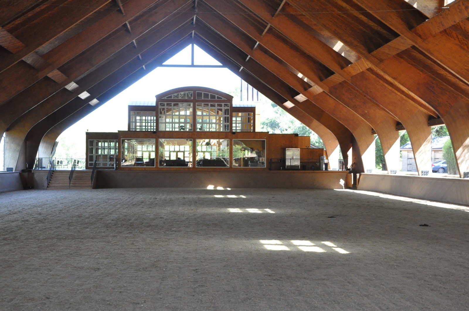 Den Vita Drömgården: Ridhus och ridhus