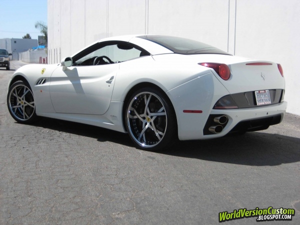 World Version Custom: Ferrari California + Rodas aro 20"