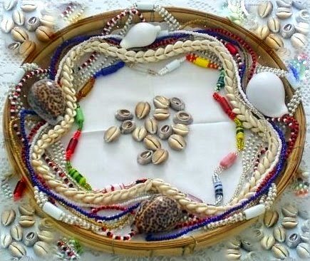 OMININDÊ TY'OSUN : O JOGO DE BUZIOS E OS ORISÁS