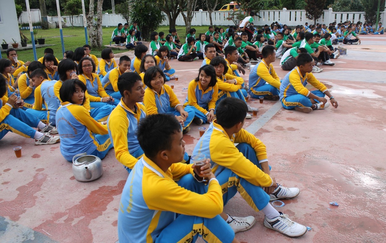 JALAN SANTAI SISWA SISWI DENGAN GURU DAN PEMBINA ~ SMA PLUS PMS RAYA