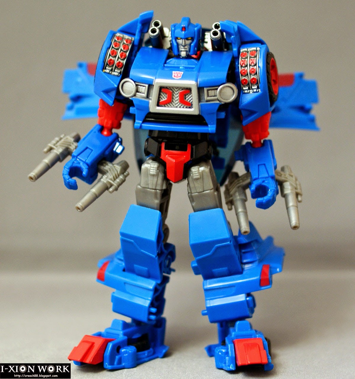 一眼看穿: Transformers Generations Thrilling 30 - Skids 剎車