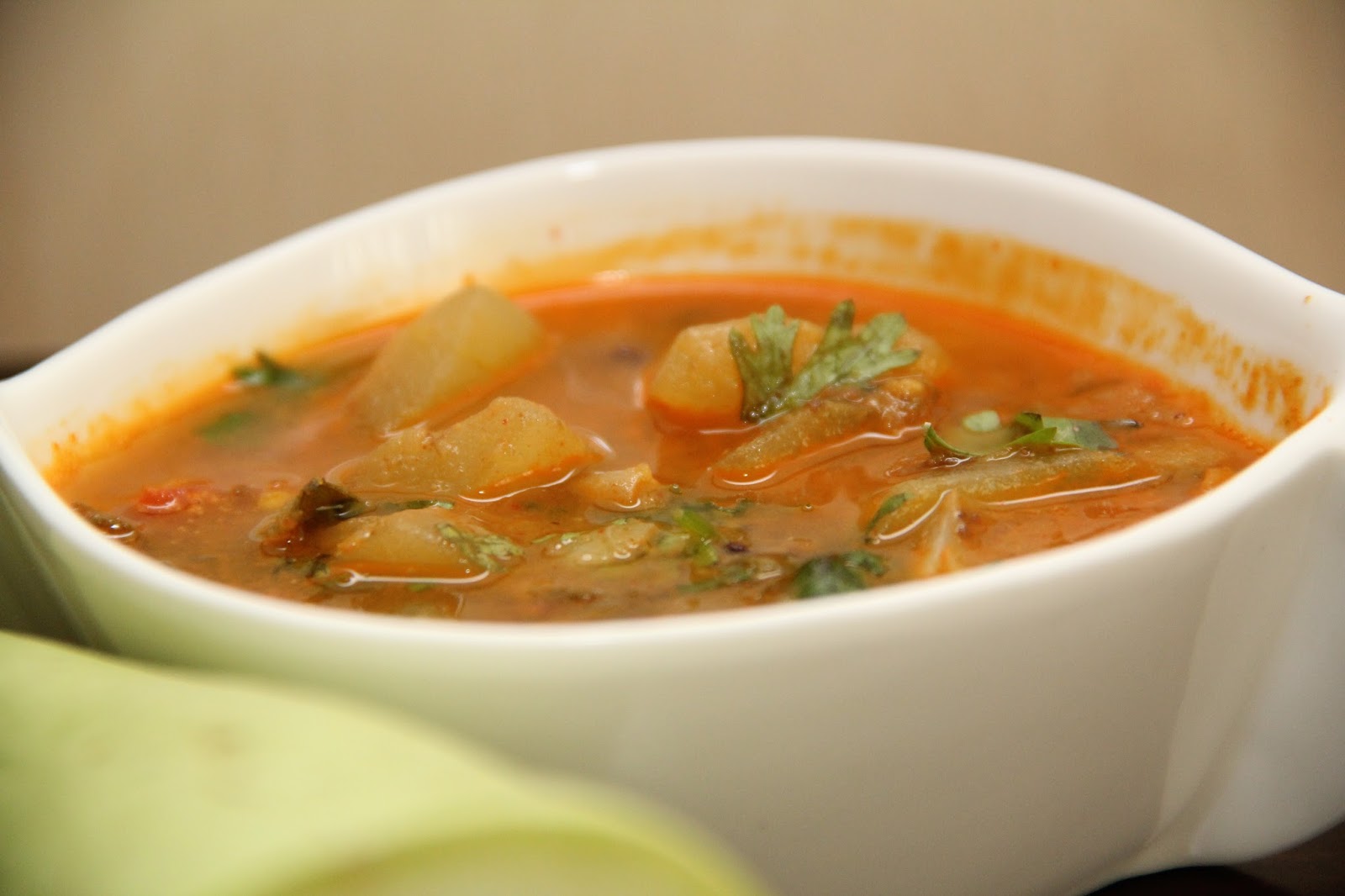 Sini's Menu.....The Kitchenmagic.....: Bottle Gourd /Lauki/Churakka Sambar