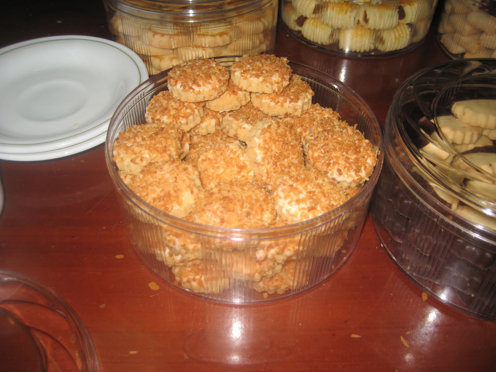Azimah Kitchen: Biskut Raya.........@ Damira bakery