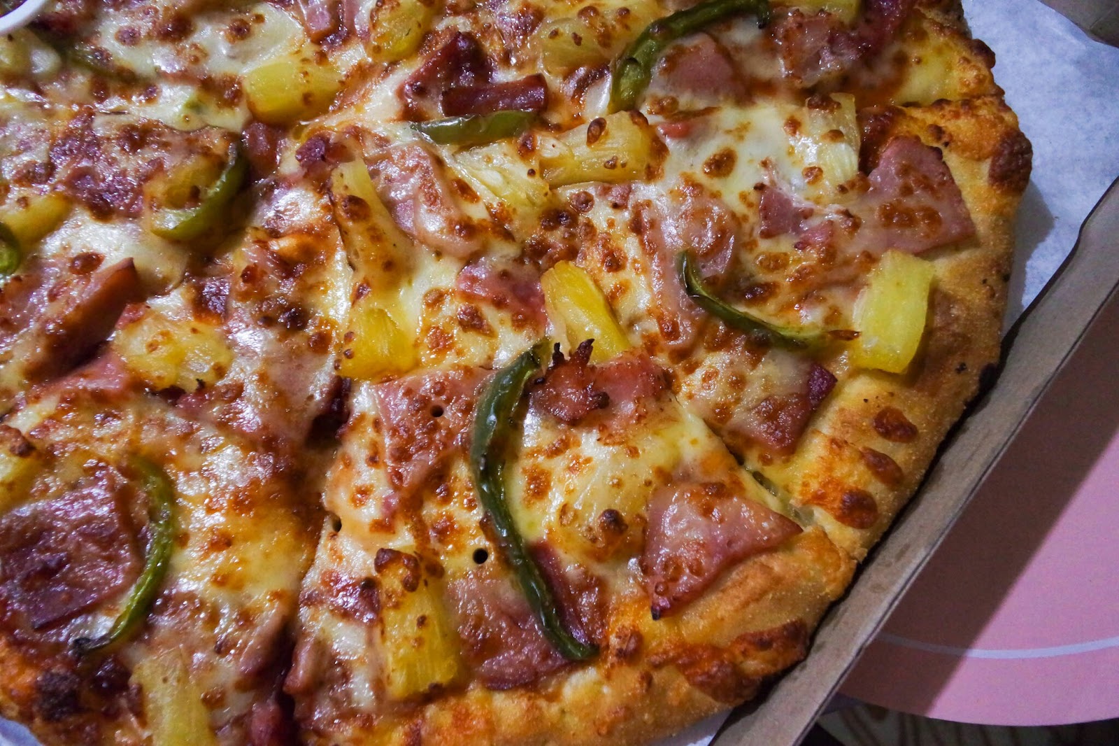 The Greenwich Hawaiian Overload Pizza - KUMAGCOW.COM