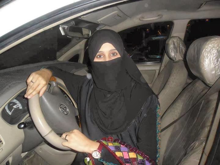 Pakistani Lady Doctor Car With Hijab Pics Gallery 2014 ~ Full Hd Wall Pictures
