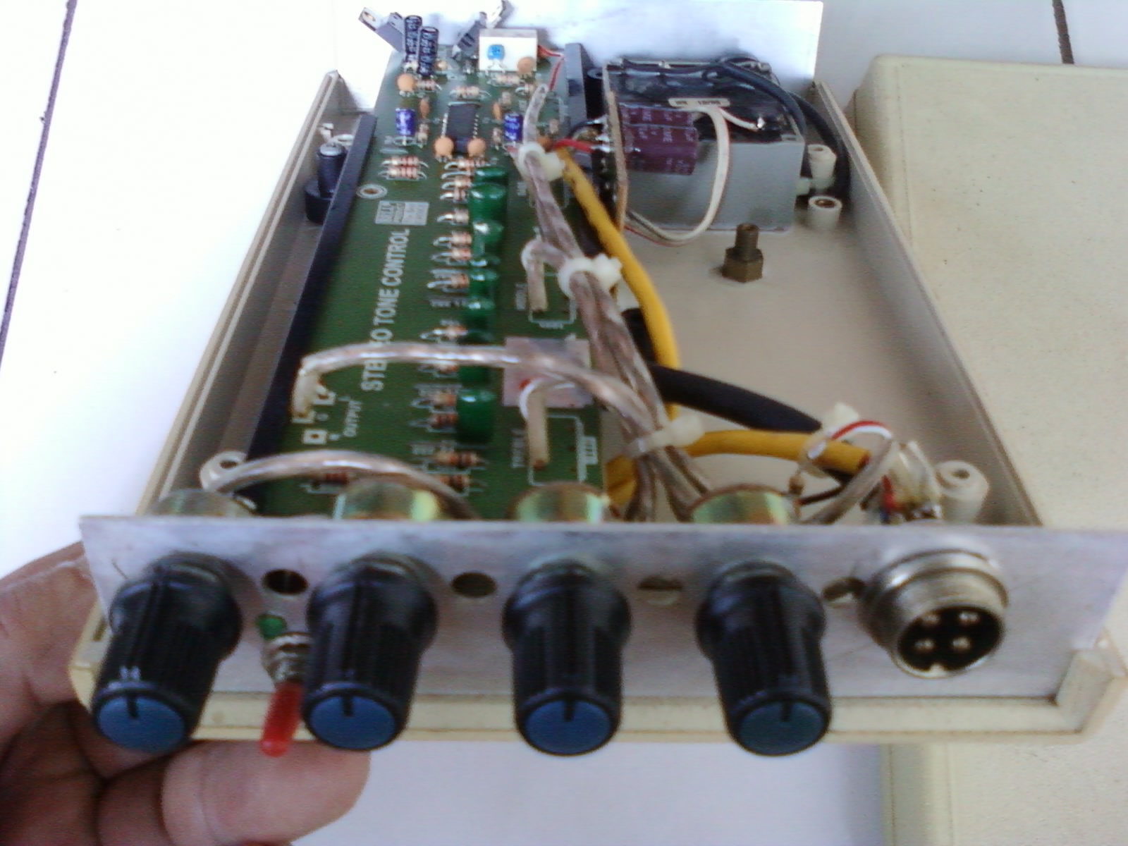 RADIO TENGKORAK: MIC COMPRESSOR / SPEECH PROCESSOR DENGAN TONE CONTROL