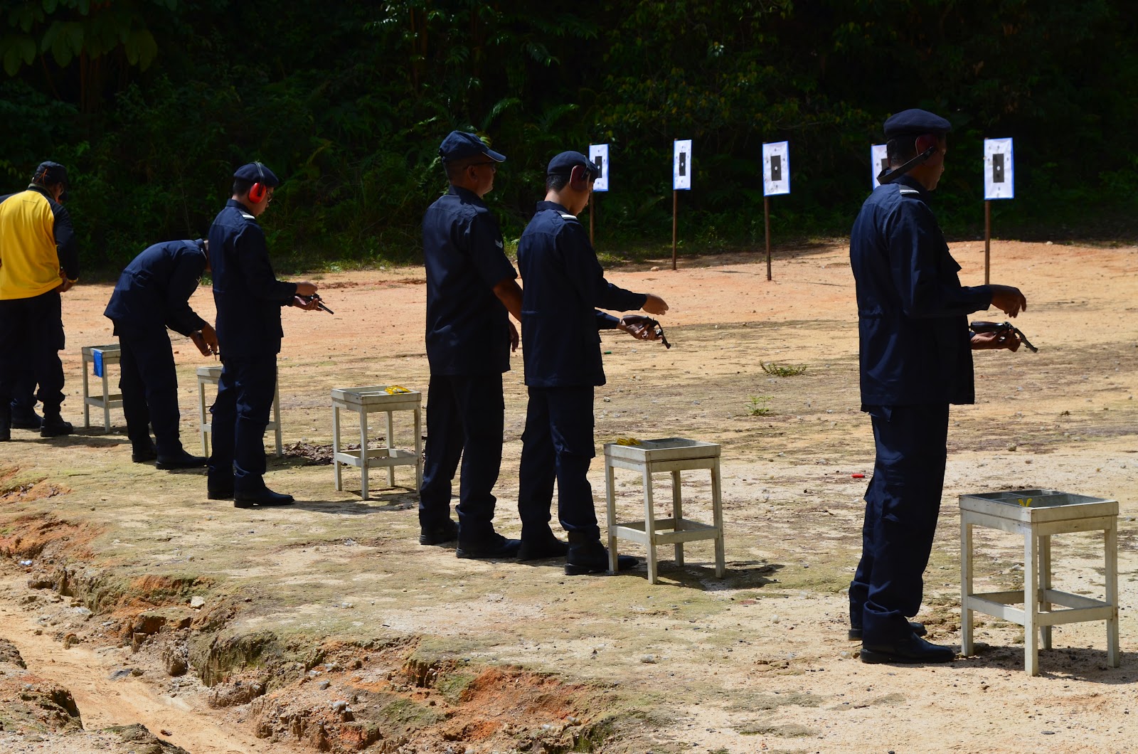 KOR SUKSIS USM: Latihan menembak Revolver.38 di Lapang Sasar IPD Kulim ...