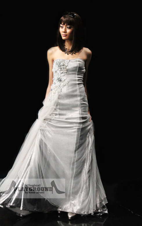 Rerre's Illogical Playground: Claudia Hidayat in Jakarta Fashion Week 2012