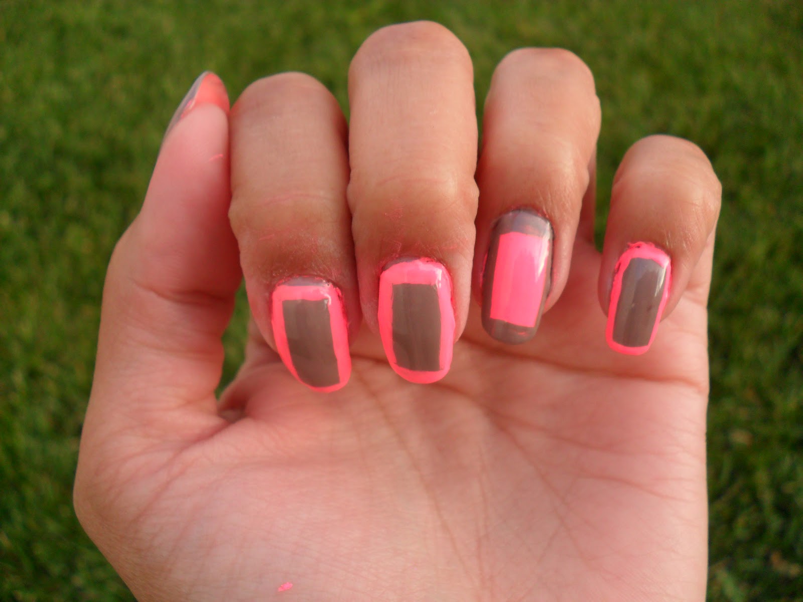 Paulina l♥ves: How to do Border Nails.