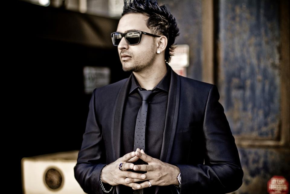 Sari-Clad Speakers: Parichay Gives Away His Music