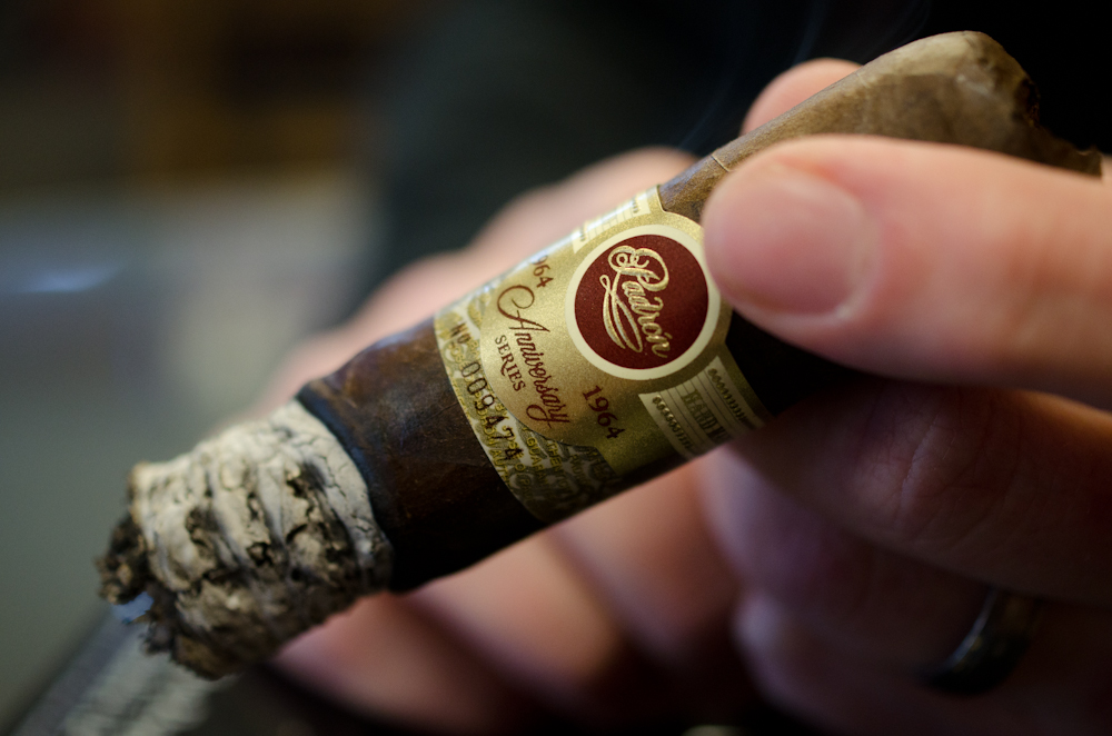 REVIEW: Padrón 1964 Smoke Inn 15th Anniversary Maduro ~ Crooked Burn ...
