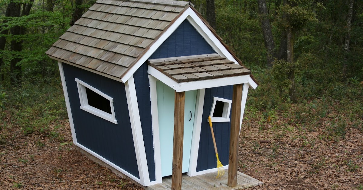 The Lowcountry Lady: Playhouse Paint Refresh with the Best Navy Blue