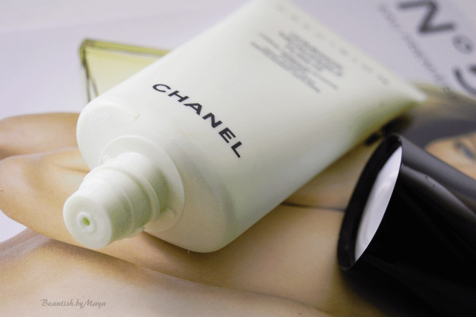 Chanel Gommage Microperlé Purete facial scrub - Kbeauty Bee