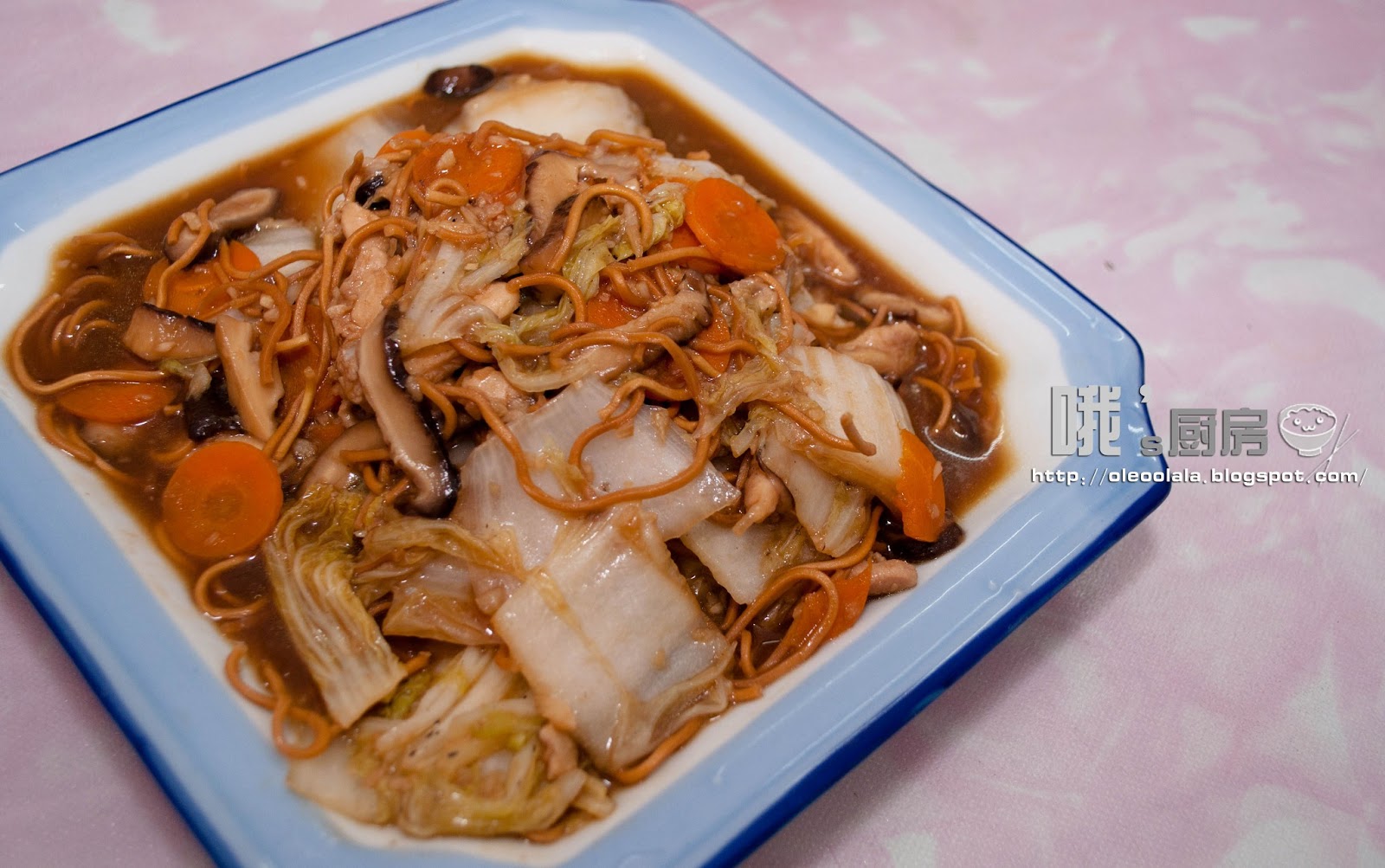 o r e o o e r o ®: 焖伊面 Braised Yee Mee