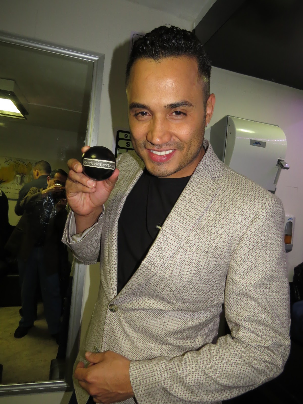 TODO AL AIRE: DANNY FRANK DE LA SALSA AL BOLERO Y TAL VEZ A LA BANDA