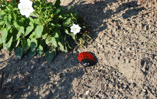 Our Beautiful Mess: Crafting with Kids: Painted Rock Garden Bugs