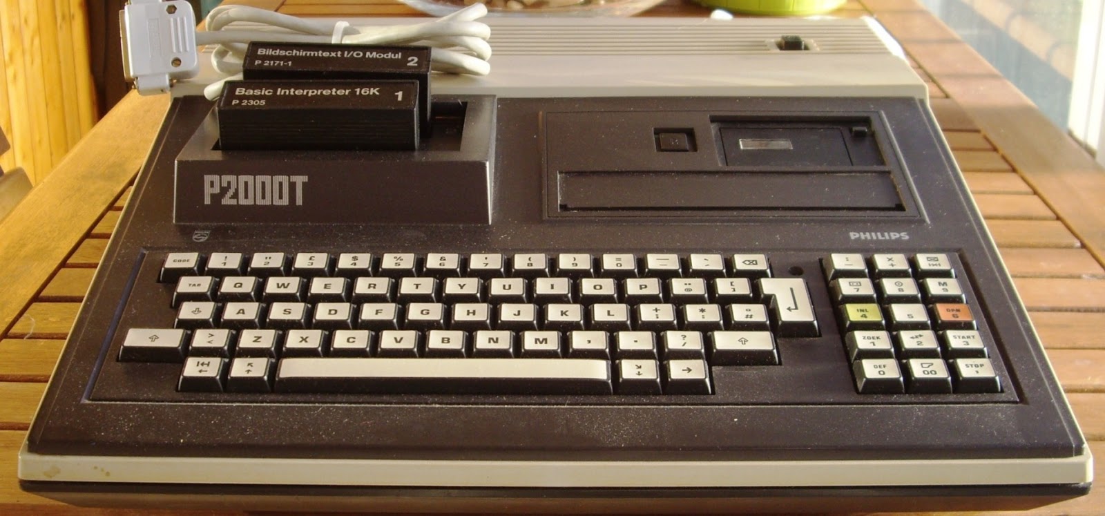 Retro Ordenadores Orty: Ordenador Philips P2000T (1981)