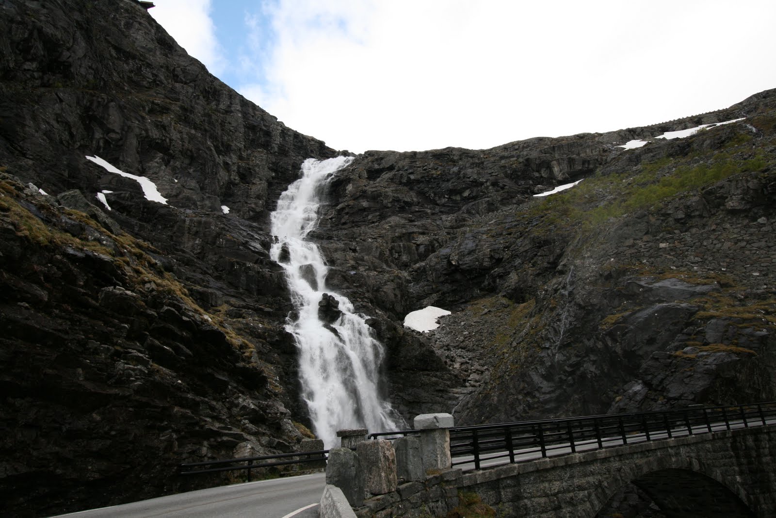 Peanuts Travels: Norway in Spring 2011 (Part 3. Alesund, Lom)
