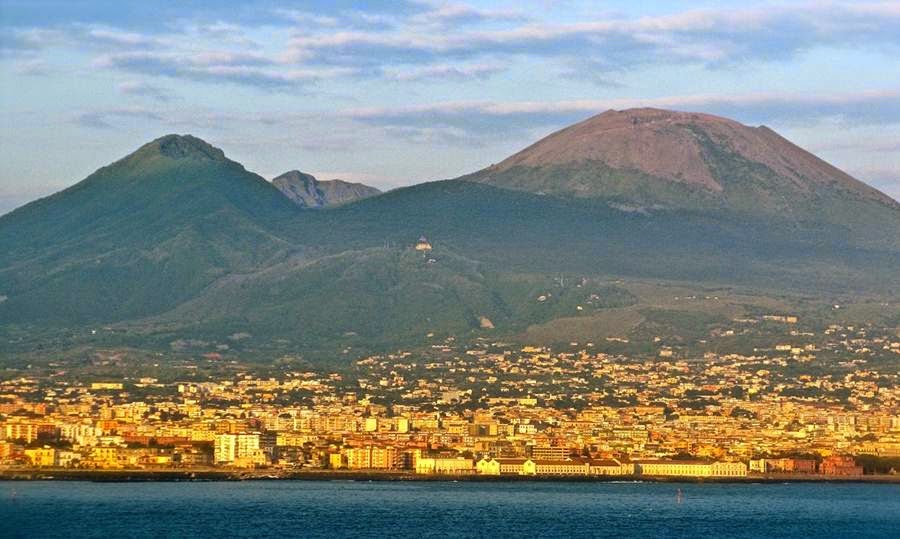 The Mount Vesuvius: One of the most active volcano with ancient ...
