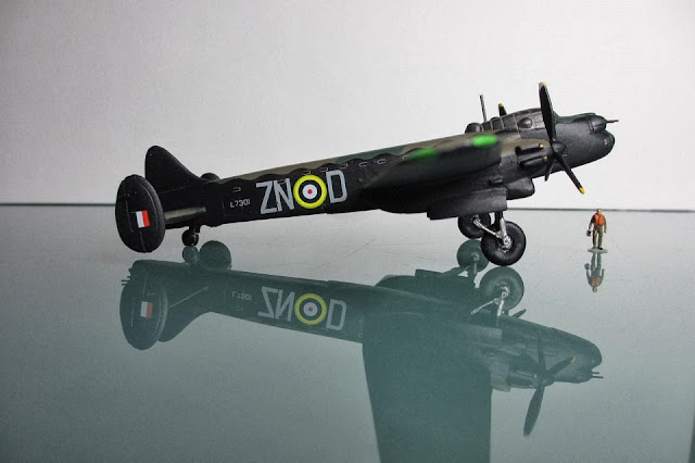 1/144 airbattle: 1/144 Avro Manchester - by Diverse Images