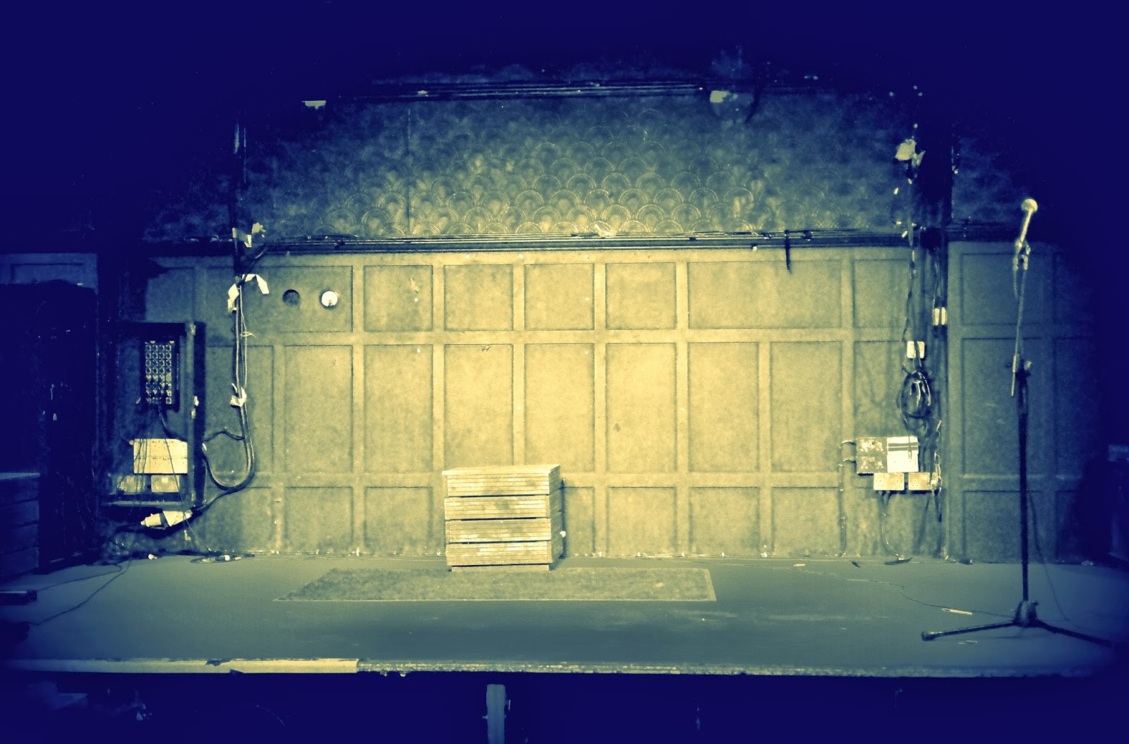 Jiwon Oh Display Mural Illustration: Immersive Theatre Set Design ...