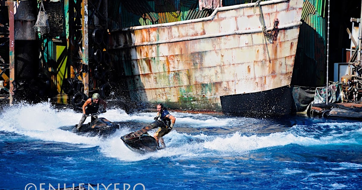 braggies: Universal Studios Singapore : Waterworld