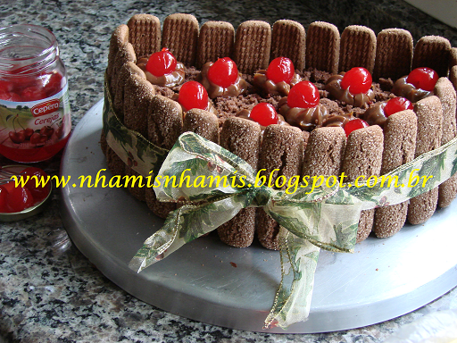 Receitas: NhamisNhamis: Invenções - Bolo meia Lua!!!