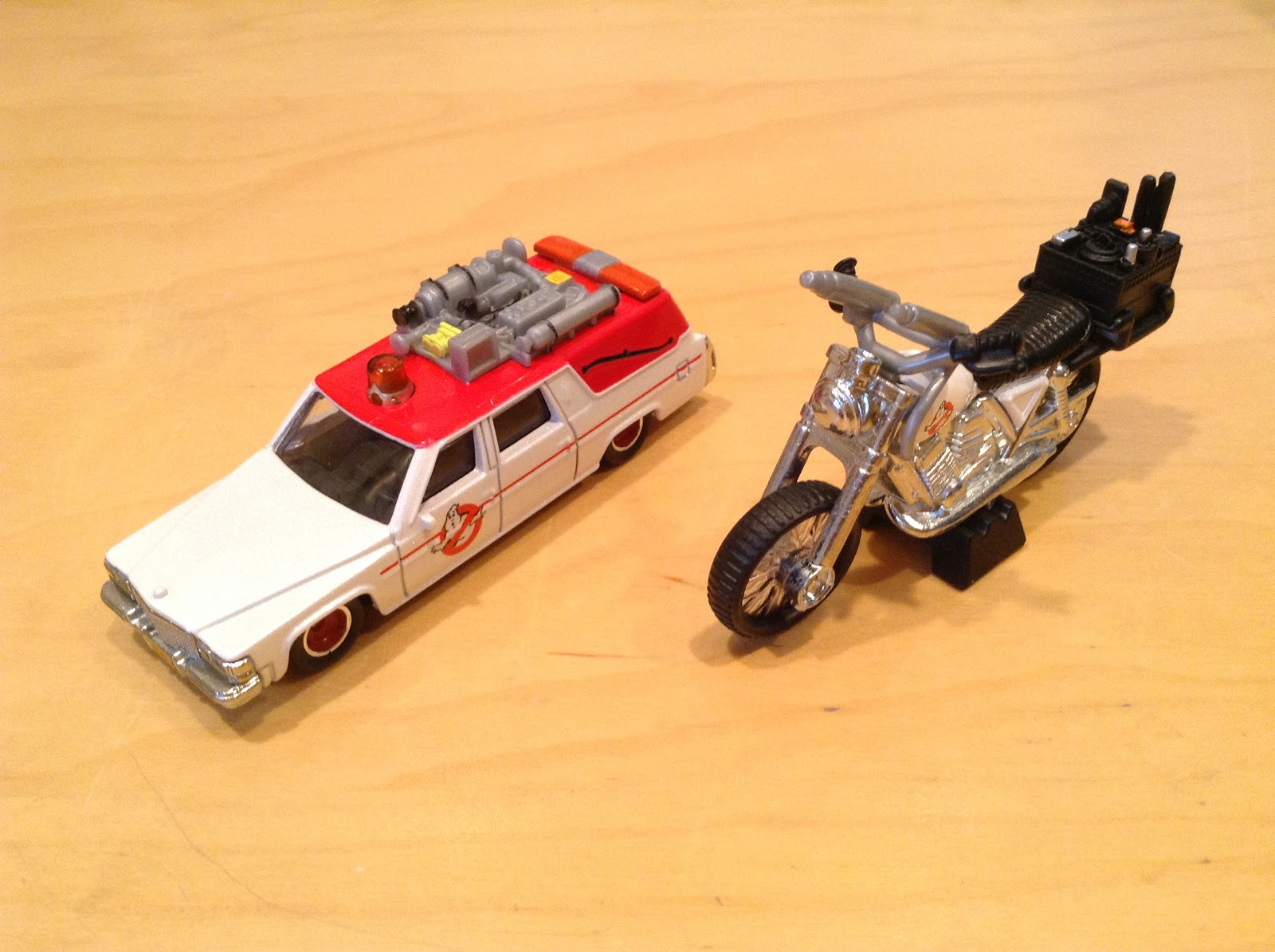 JULIAN'S HOT WHEELS BLOG: 2016 Ghostbusters 2-Pack: Ecto-1 & Ecto-2 (Motorcycle)