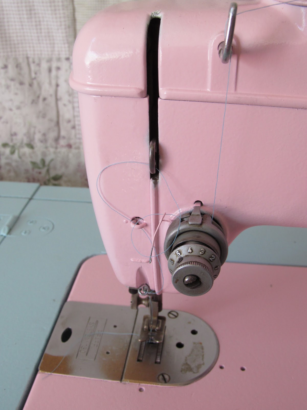 Vintage Chic Farm: Pink Vintage Pfaff Sewing Machine