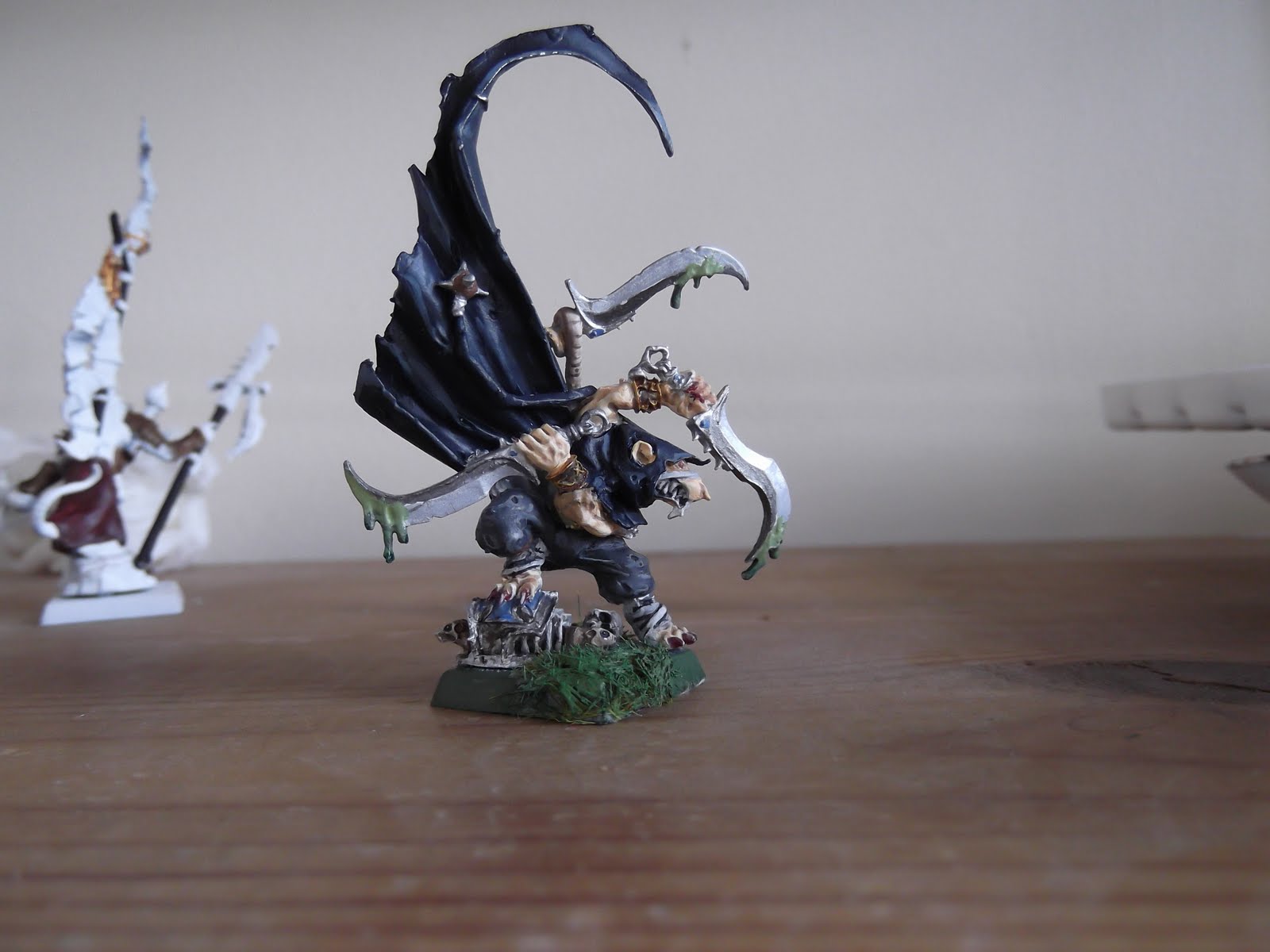 Fine Detail Miniature Painting: Abaddon the despoiler and Death Master ...