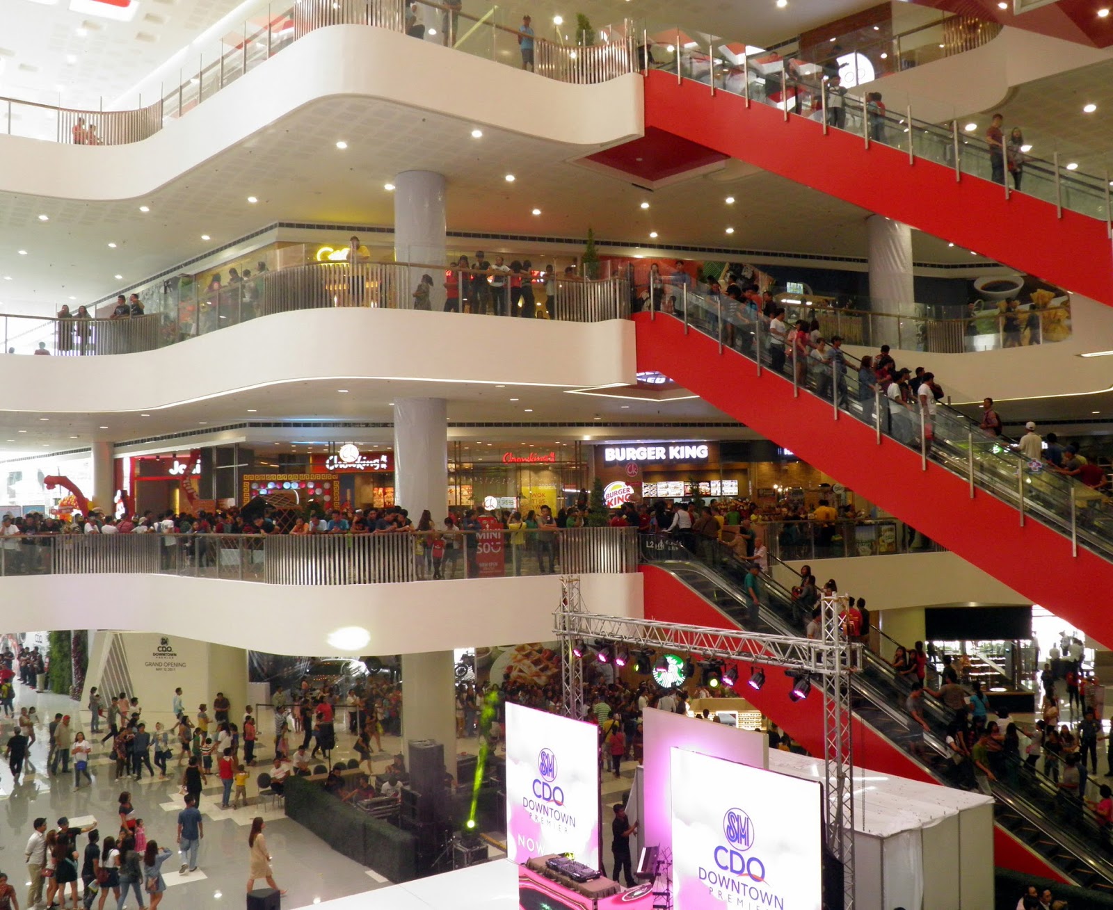 noel autor: SM CDO Downtown Premier Grand Opening